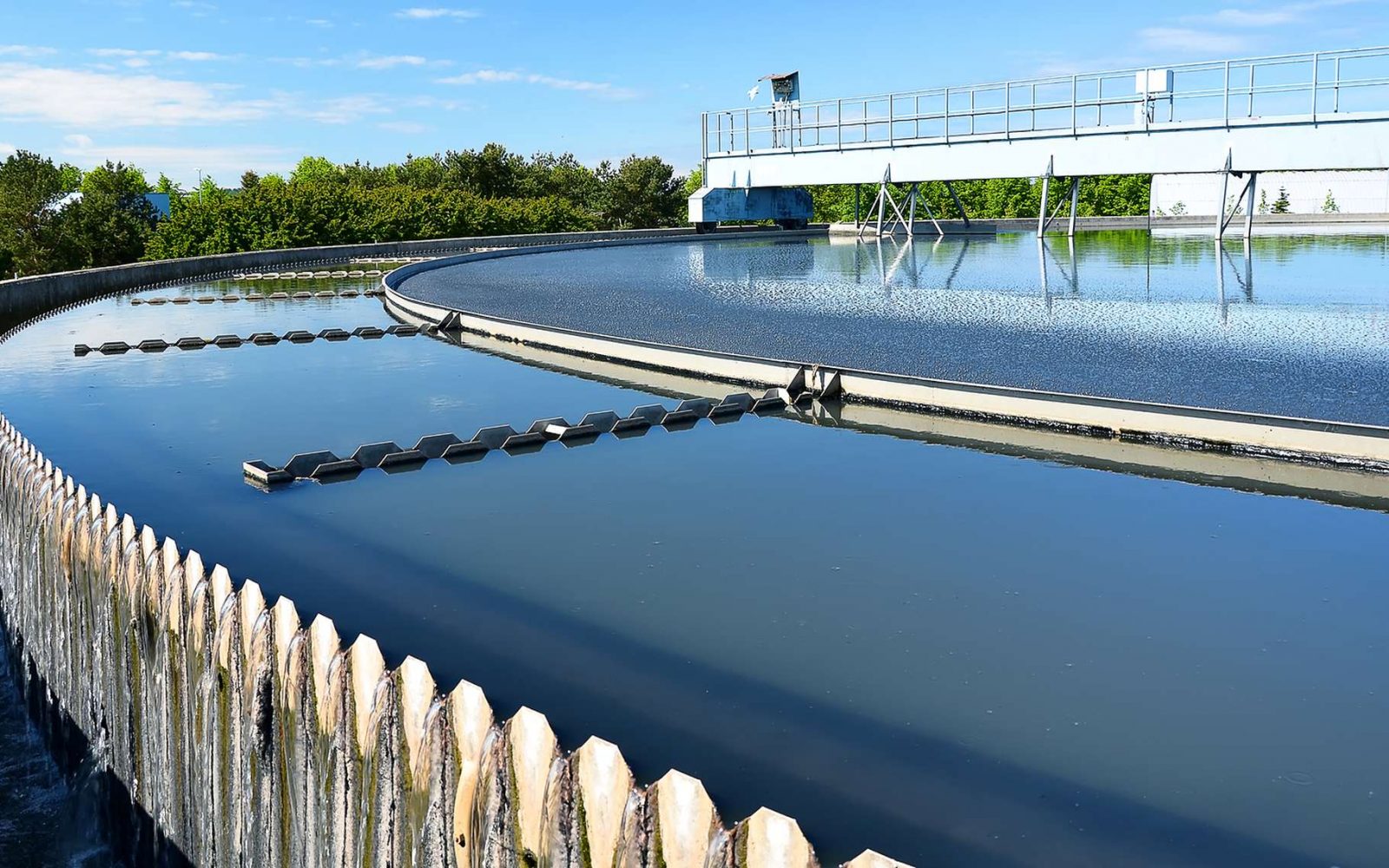 Durable repair of damaged concrete Potable water basin